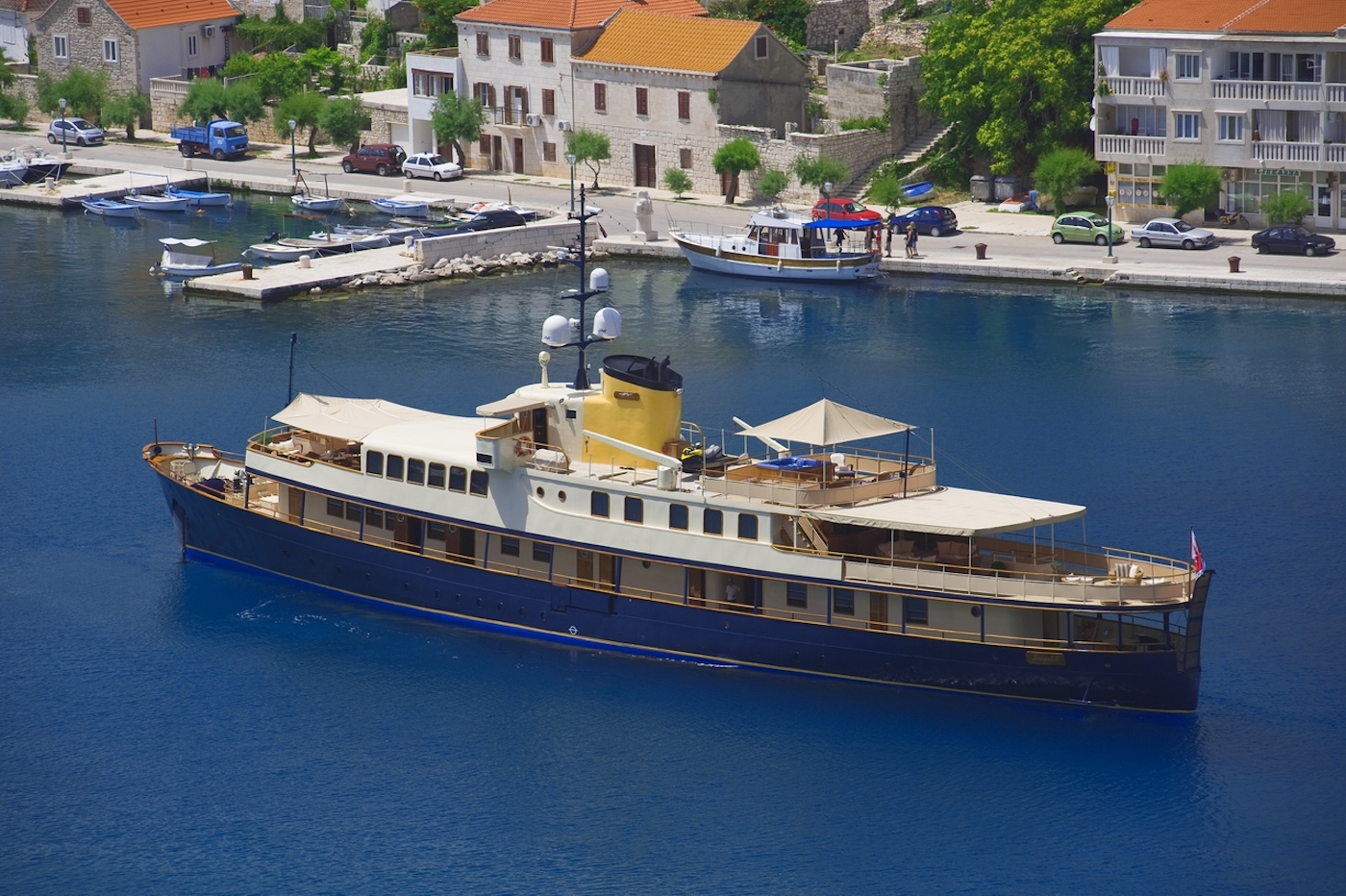 SEAGULL II Yacht Charter Details, Classic Motor Yacht | CHARTERWORLD ...